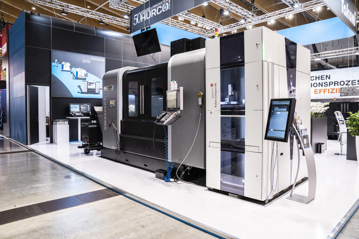 Combination of CNC machines and loading robots - HURCO